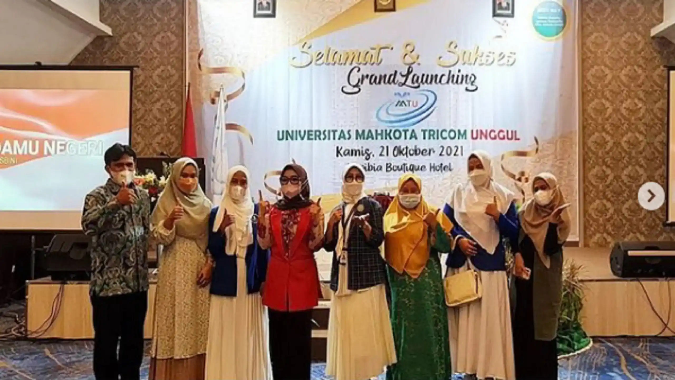 Menghadiri Acara Grand Launching Universitas Mahkota Tricom Unggul ...